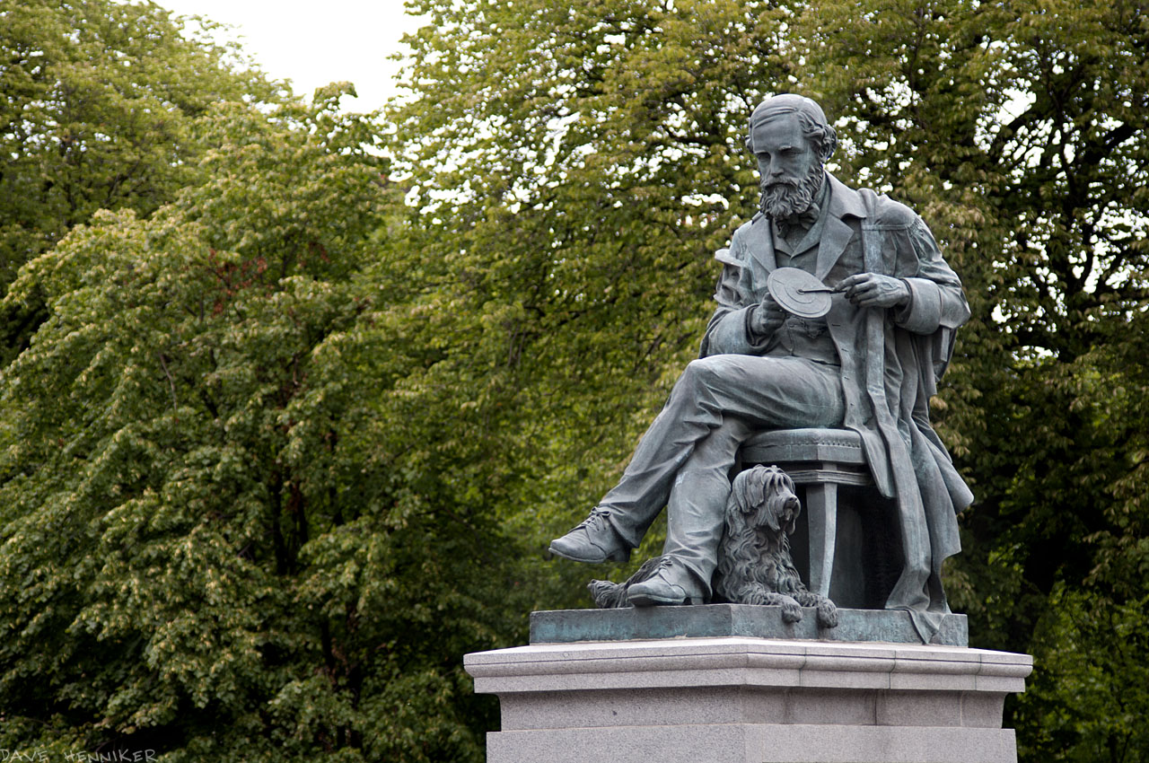 Watch out MAXWELL ! – Light-matter interactions and Extreme Application ...